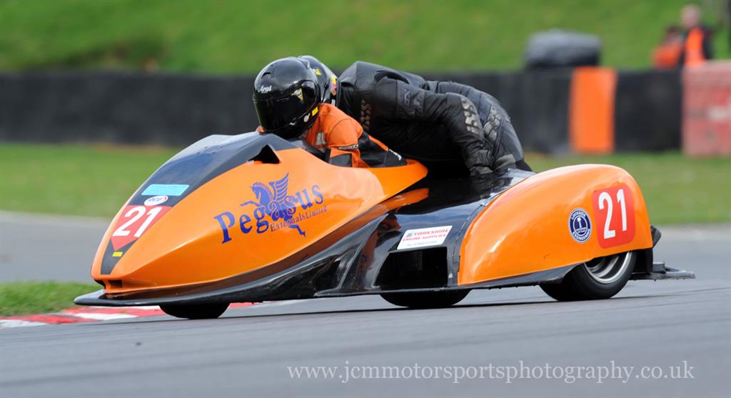 ACU/FSRA BRITISH F2 SIDECAR CHAMPIONSHIP HEADS TO OULTON PARK FOR ROUND 2