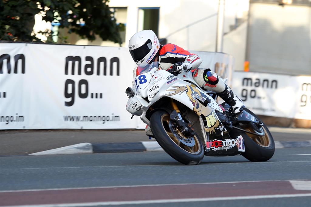 MANX GRAND PRIX GETS UNDERWAY AS MEETING CELEBRATES ITS 90TH ANNIVERSARY