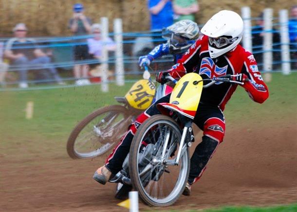 Tom Perry wins British Under 21 Grass Track title at Ugley